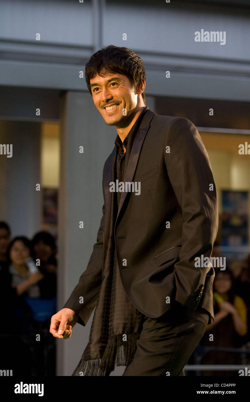 Oct 18, 2008 - Tokyo, Japan - Japanese actor Hiroshi Abe attends the ...