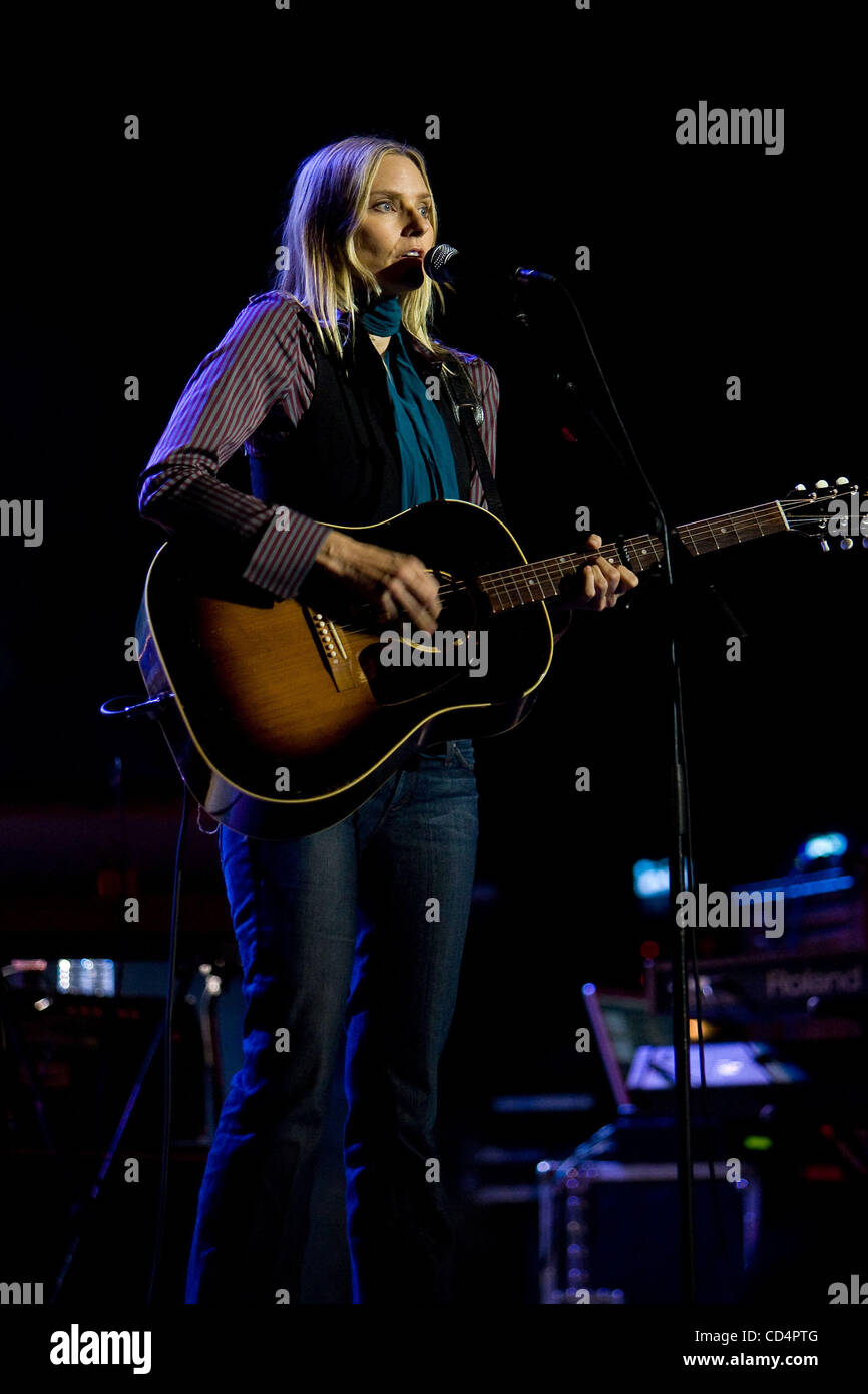 American singer sonwriter hi-res stock photography and images - Alamy