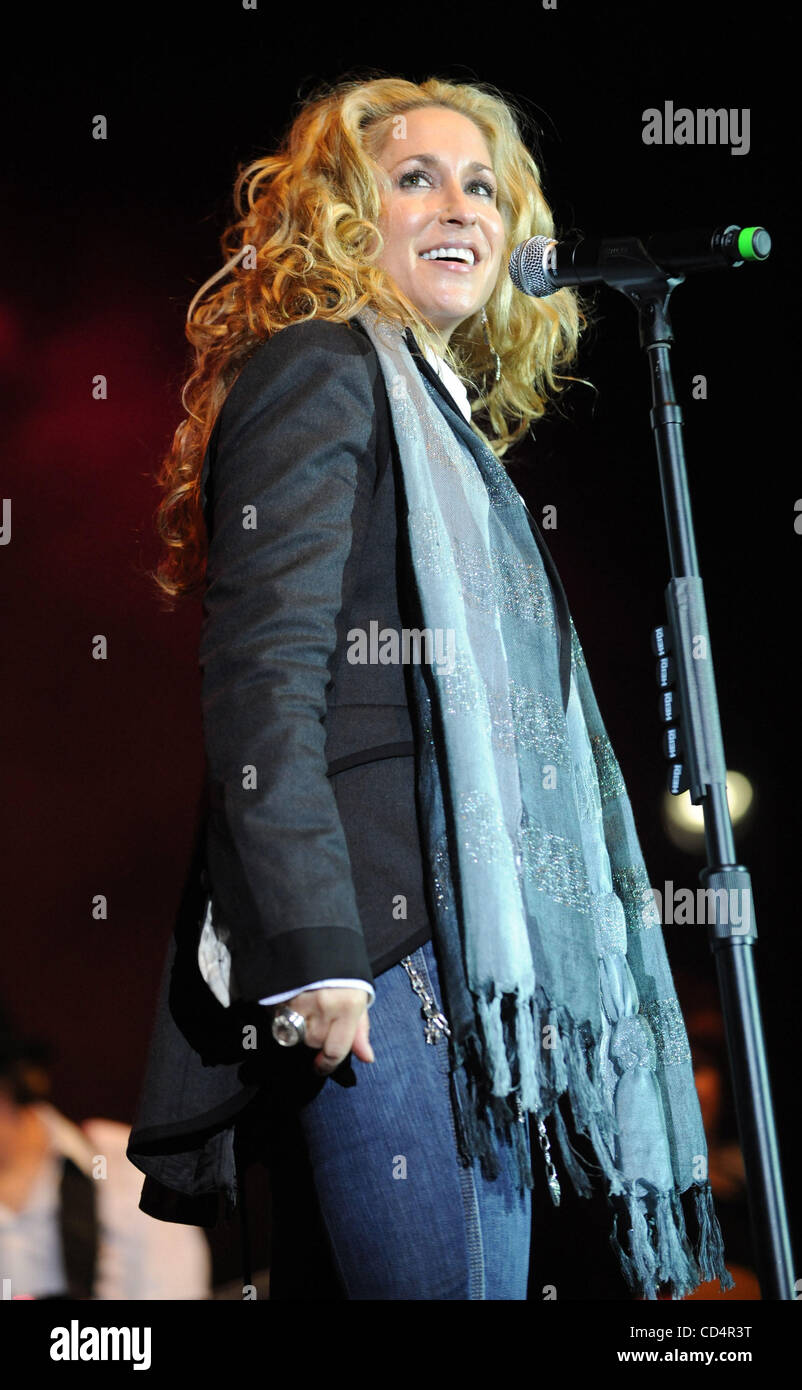 Oct 19, 2008 - Raleigh, North Carolina; USA - Musician HEIDI NEWFIELD ...