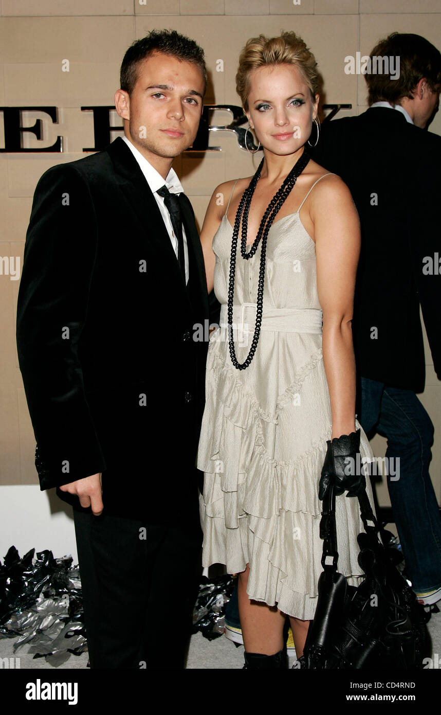 Oct 20, 2008 - Beverly Hills, California, USA - MENA SUVARI at the ...