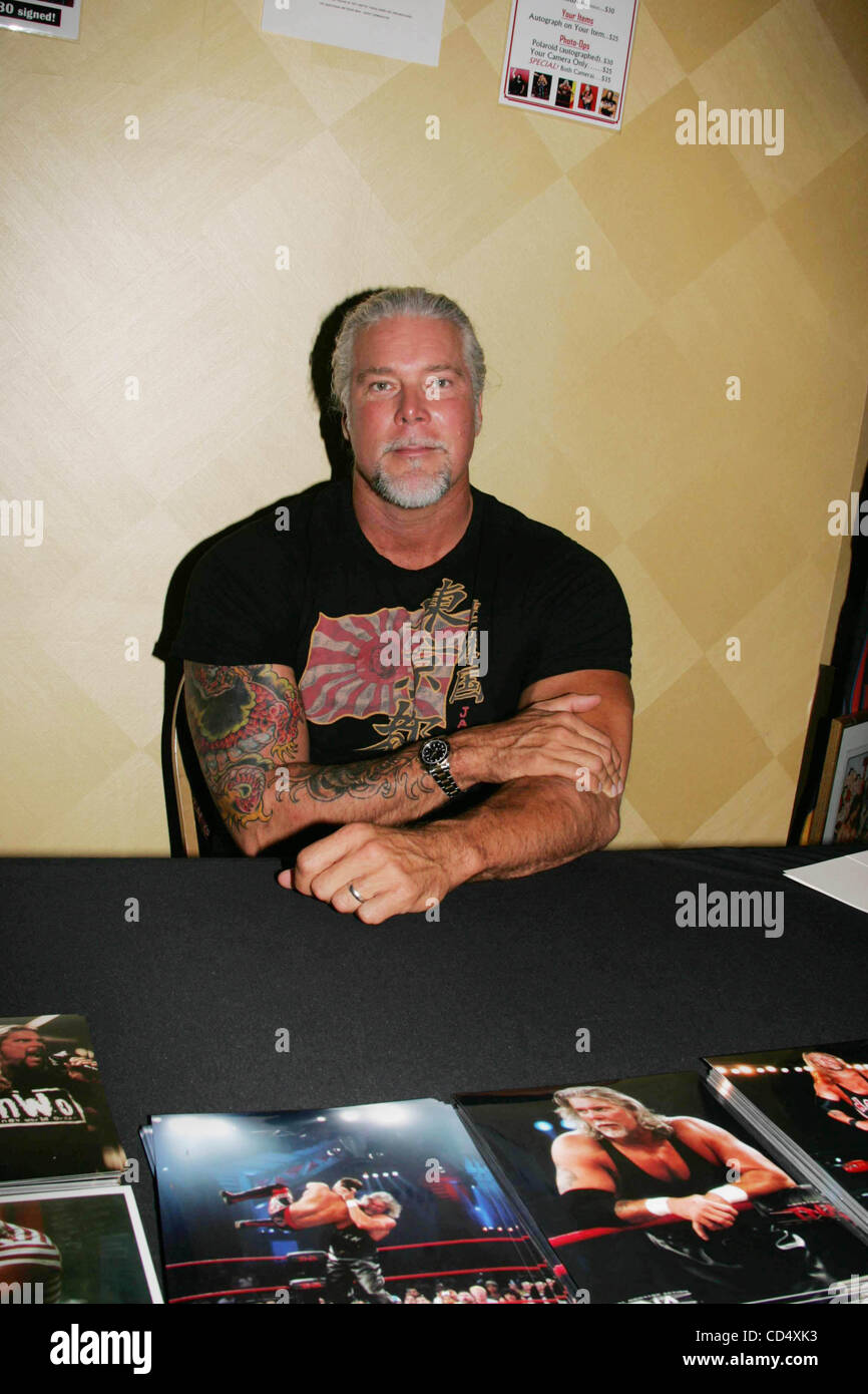 Oct. 24, 2008 - New York, New York, U.S. - K60210RM.CHILLER THEATER ...