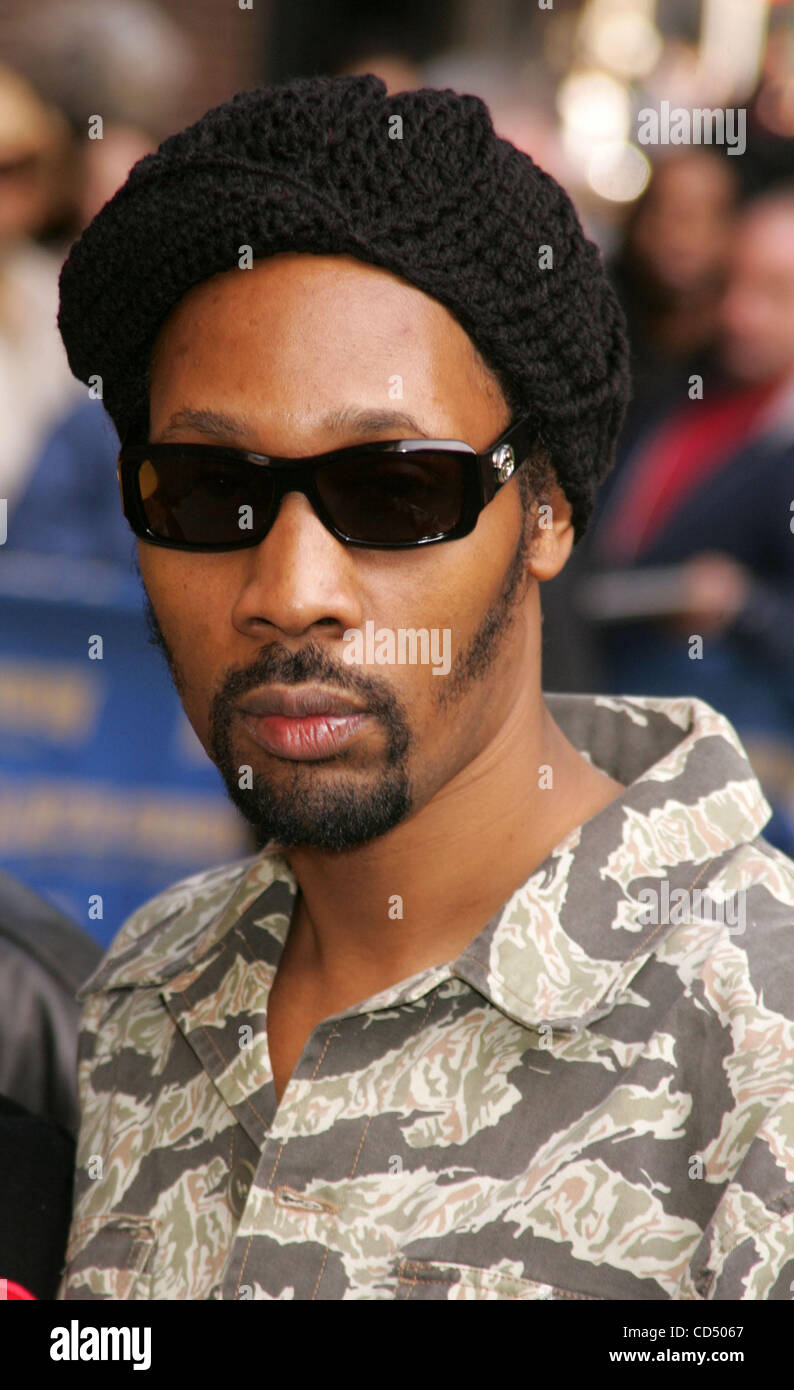 Oct 27, 2008 - New York, NY, USA -Hip hop artist RZA poses for photos ...