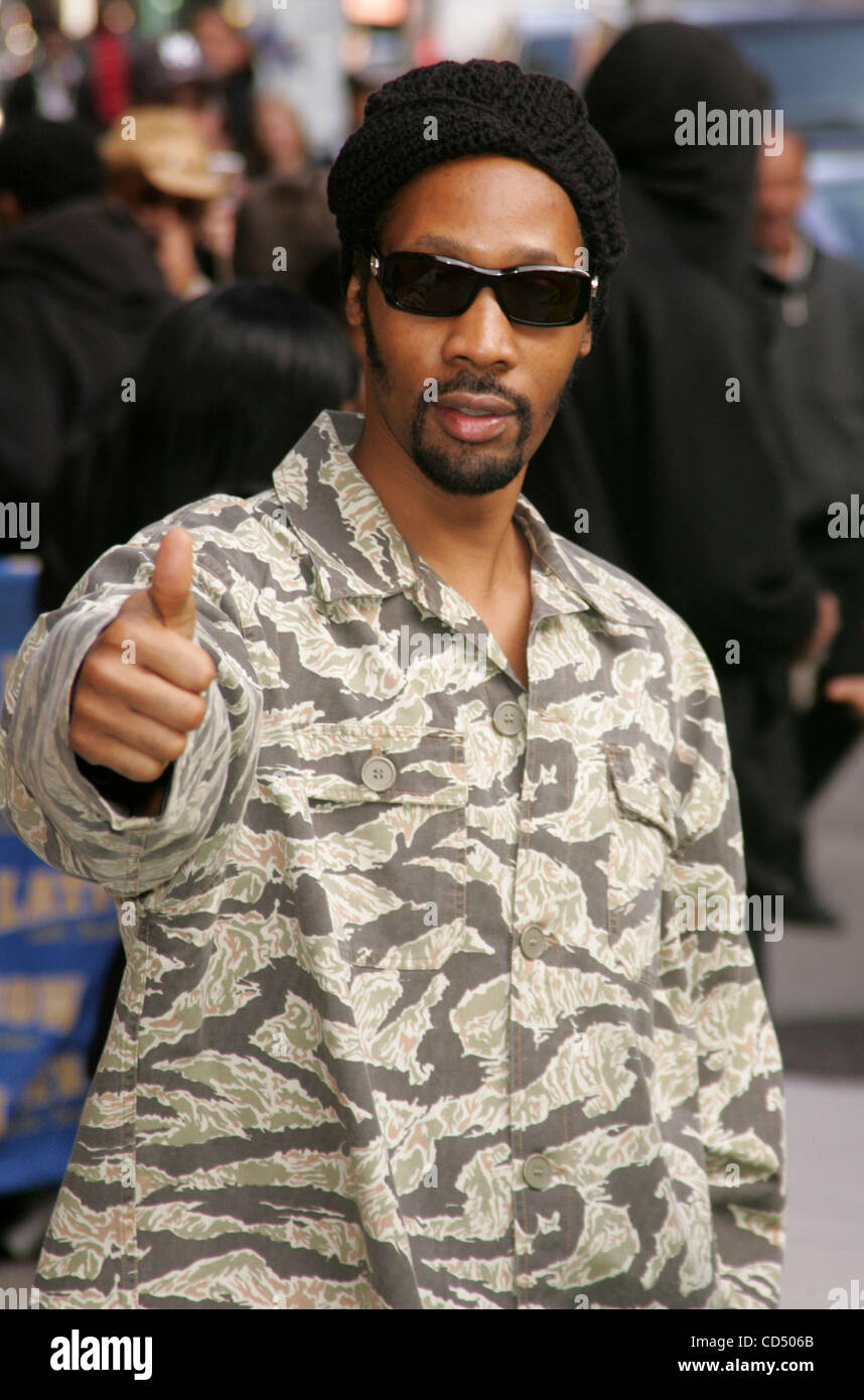 Oct 27, 2008 - New York, NY, USA -Hip hop artist RZA poses for photos ...