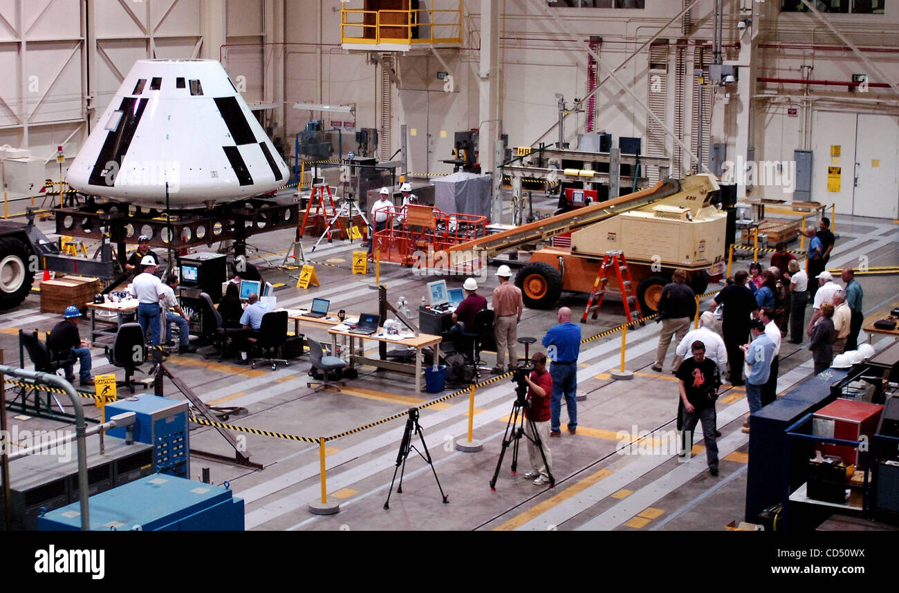 10-29-08--METRO--EDWARDS AFB--ORION--NASA engineers check the weight ...