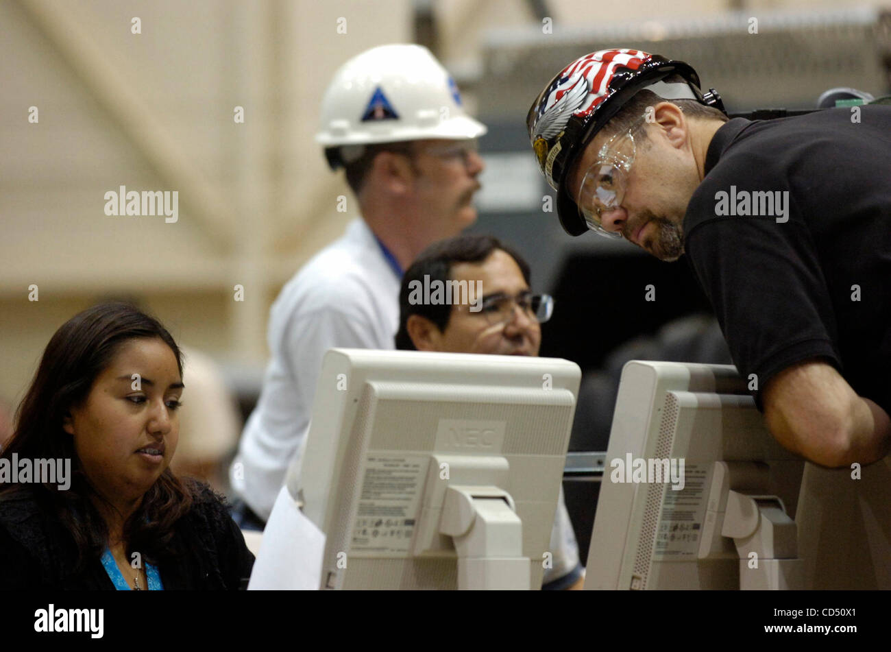 10-29-08--METRO--EDWARDS AFB--ORION--NASA engineers check the weight ...