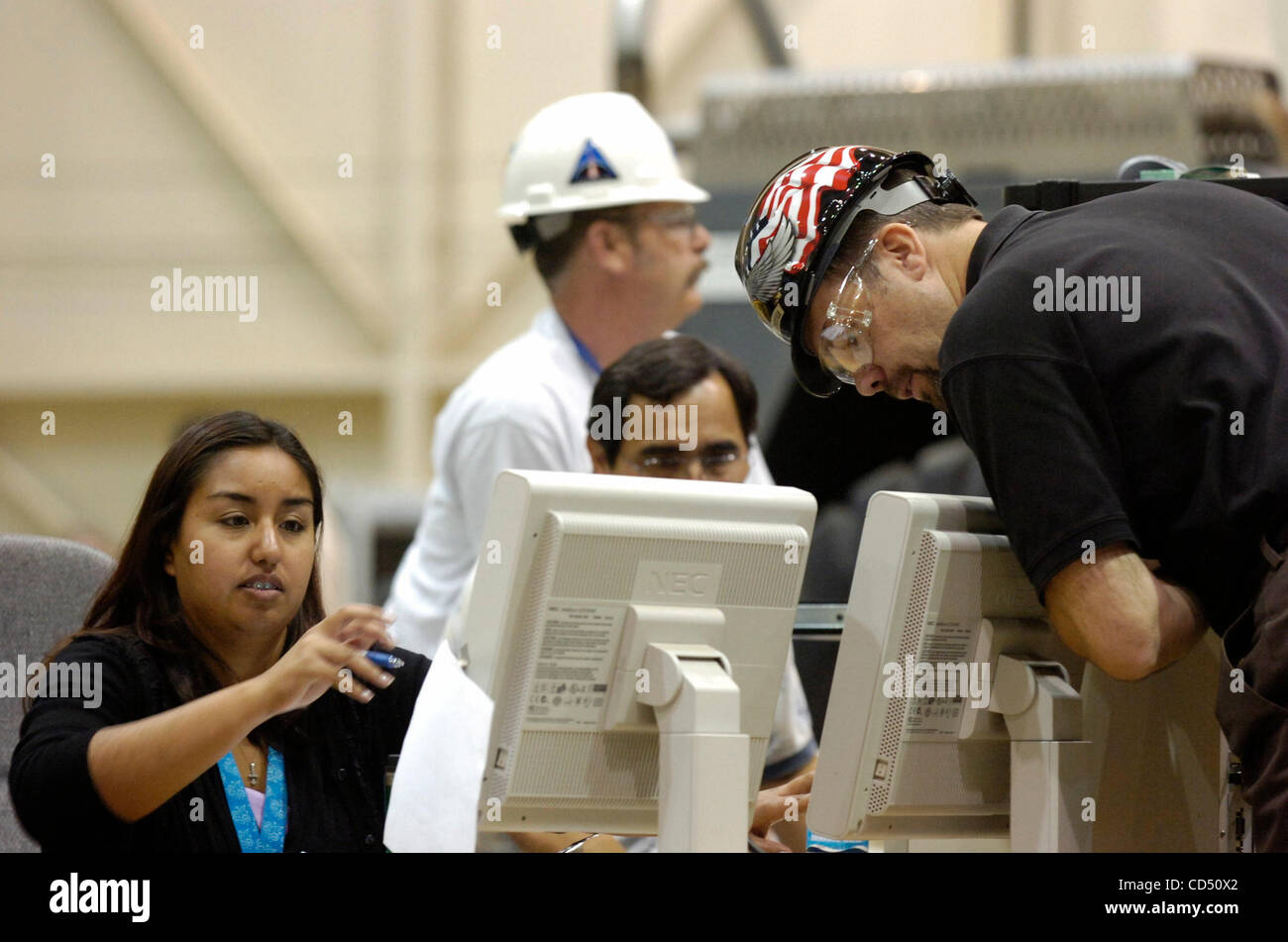 10-29-08--METRO--EDWARDS AFB--ORION--NASA engineers check the weight ...