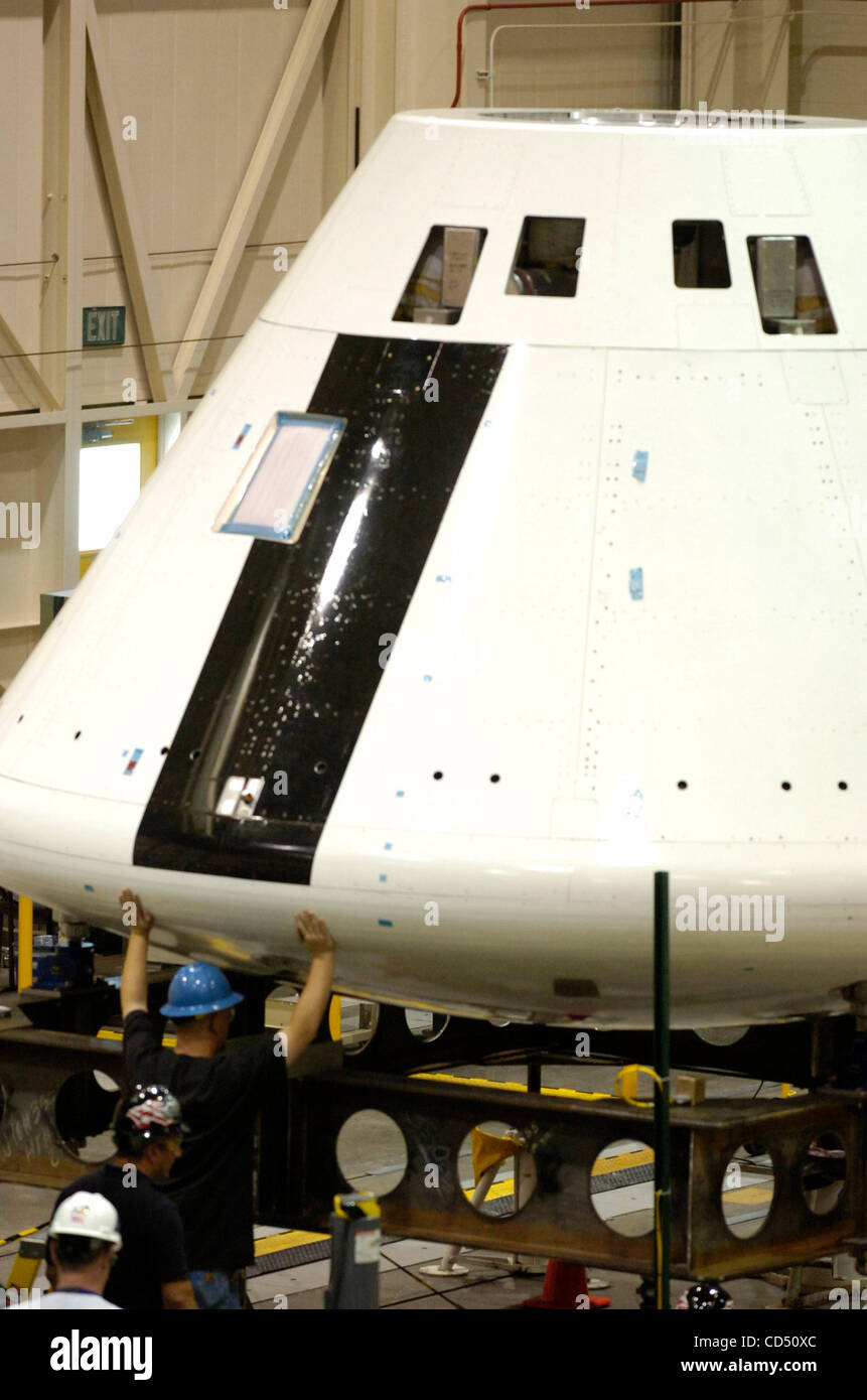 10-29-08--METRO--EDWARDS AFB--ORION--NASA engineers check the weight ...