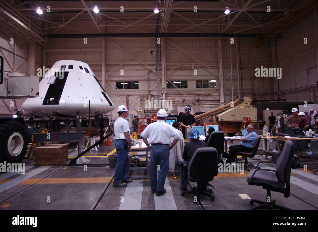 10-29-08--METRO--EDWARDS AFB--ORION--NASA engineers check the weight ...