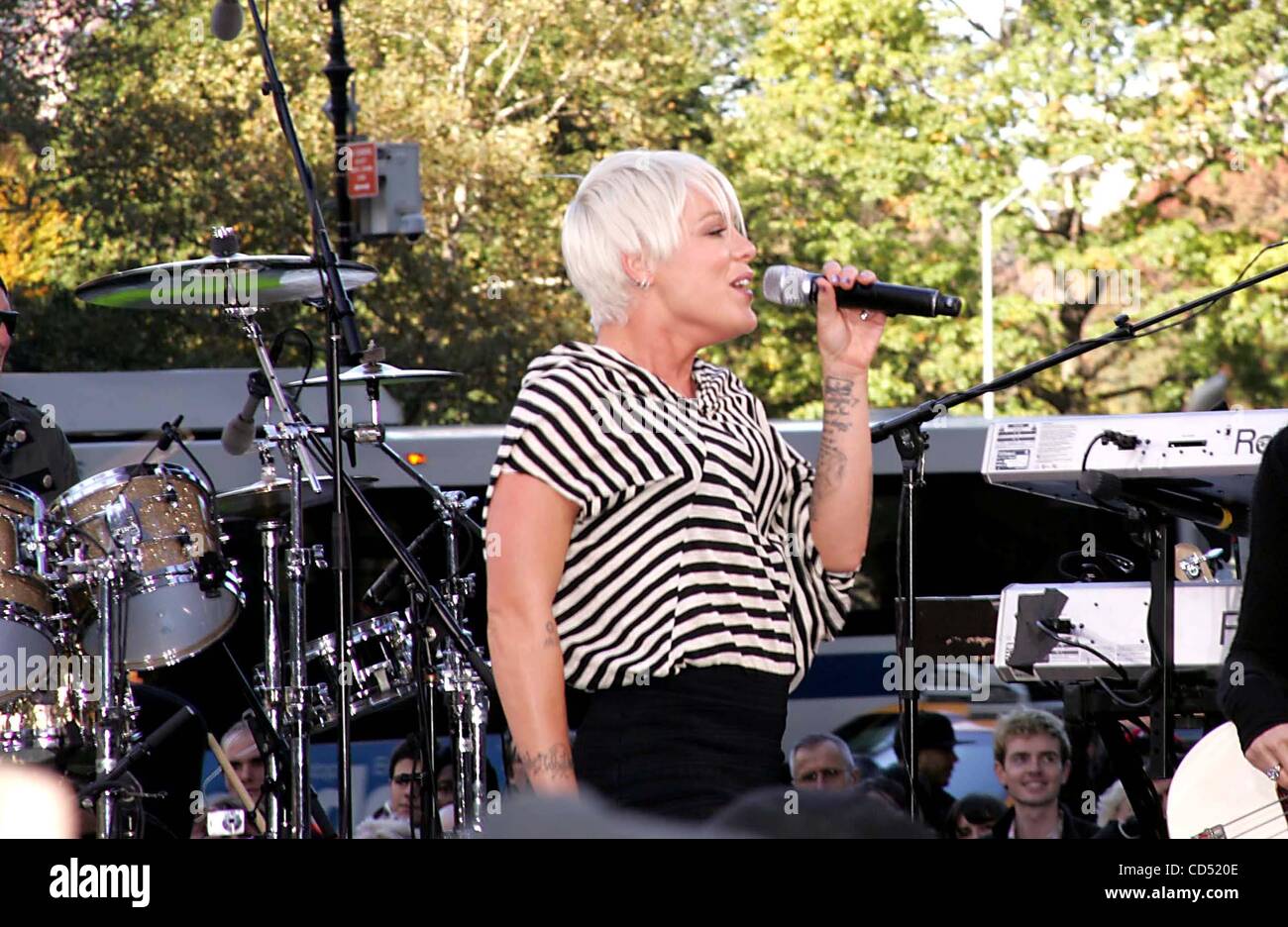 Oct. 31, 2008 - New York, New York, U.S. - PINK PRE=TAPES AN EARLY SHOW ...