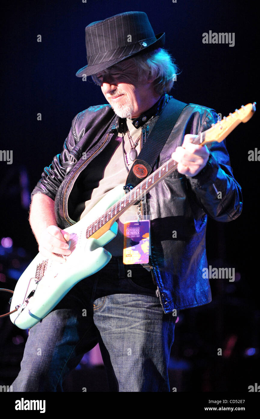 Brad whitford aerosmith hi-res stock photography and images - Alamy