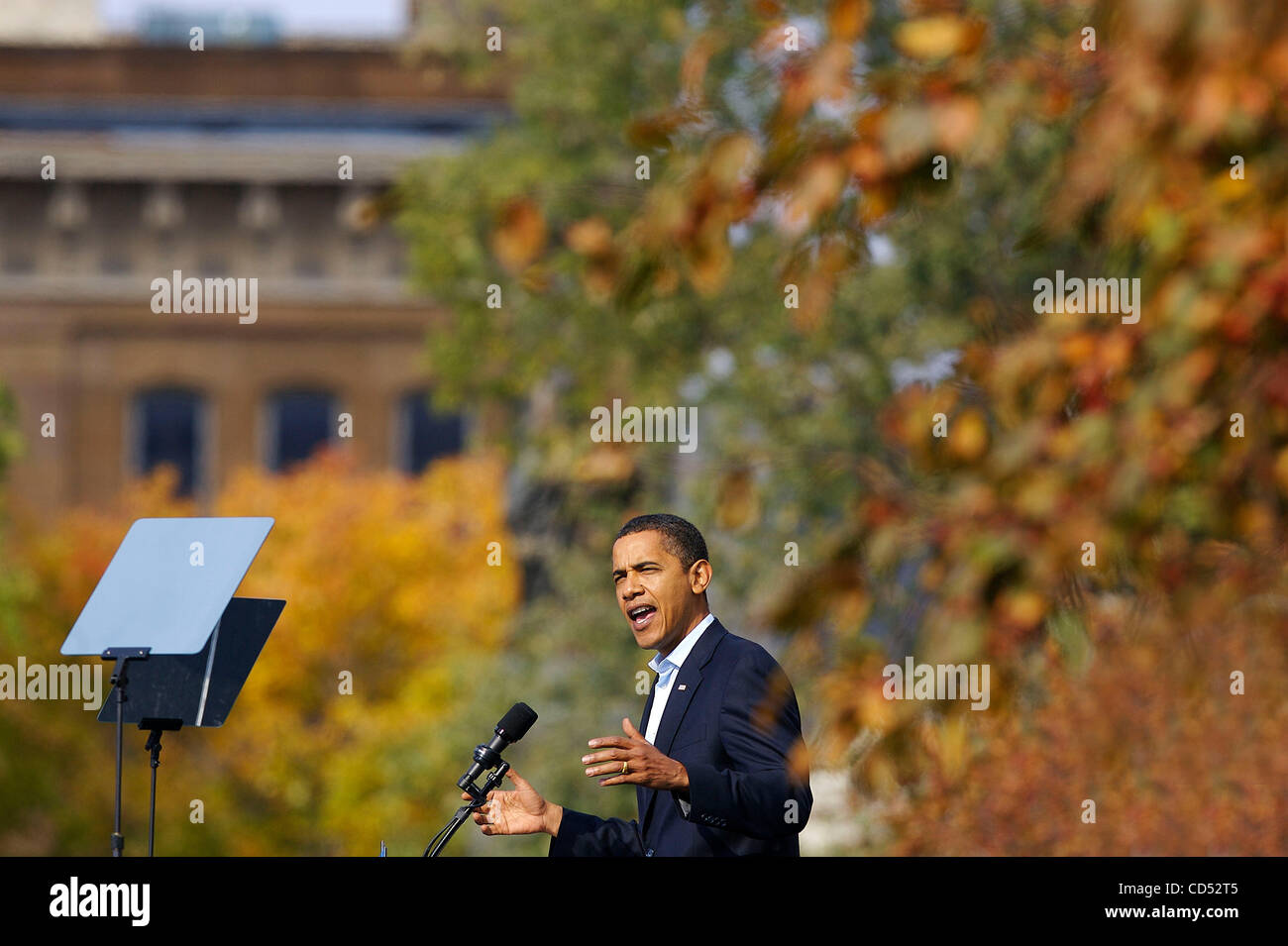 Democratic Presidential candidate Barack Obama speaks to a crowd of ...