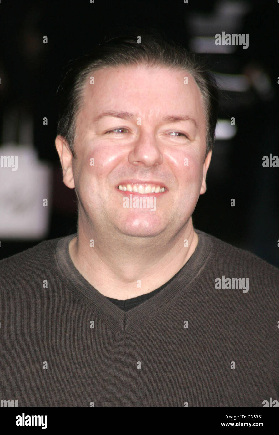 Nov 03, 2008 - New York, NY, USA - Actor RICKY GERVAIS poses for photos ...