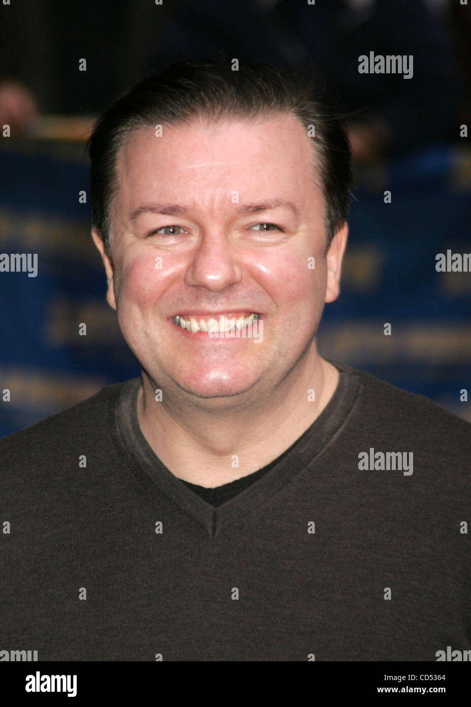 Nov 03, 2008 - New York, NY, USA - Actor RICKY GERVAIS poses for photos ...