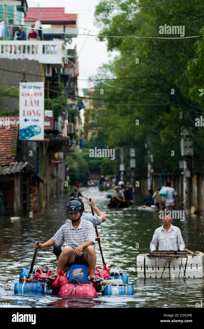 Flooded streets of Hanoi after Vietnam's worst floods in 25 years ...