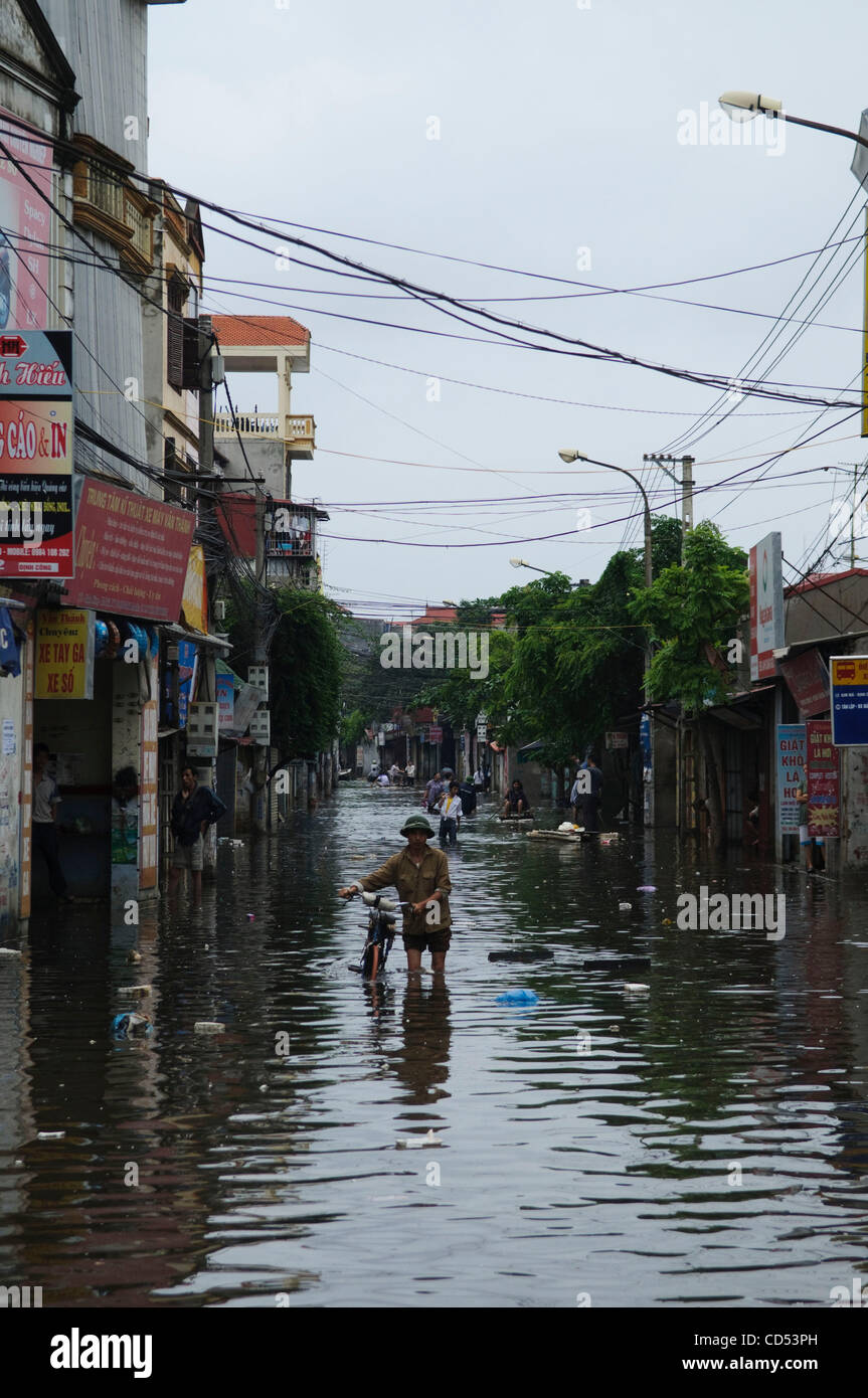 Flooded streets of Hanoi after Vietnam's worst floods in 25 years ...