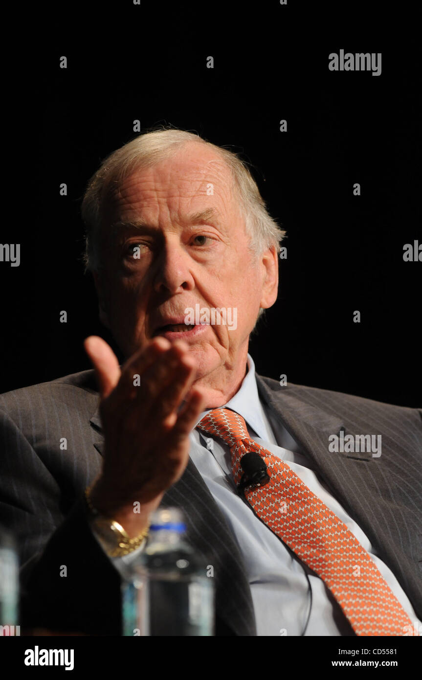 Nov 11, 2008 - Phoenix, Arizona, USA - T. BOONE PICKENS, founder and ...