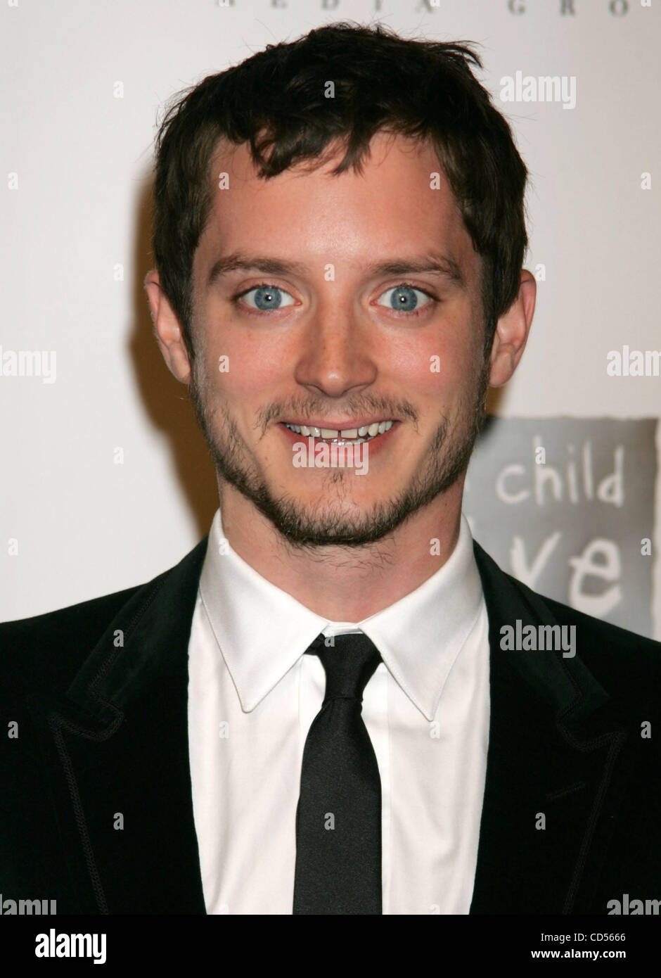 Nov 13, 2008 - New York, NY, USA - Actor ELIJAH WOOD at the arrivals ...
