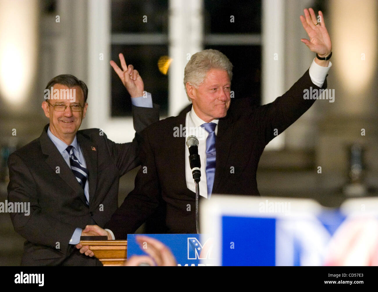 Former U.S. President Bill Clinton campaigns for Democratic Senate ...
