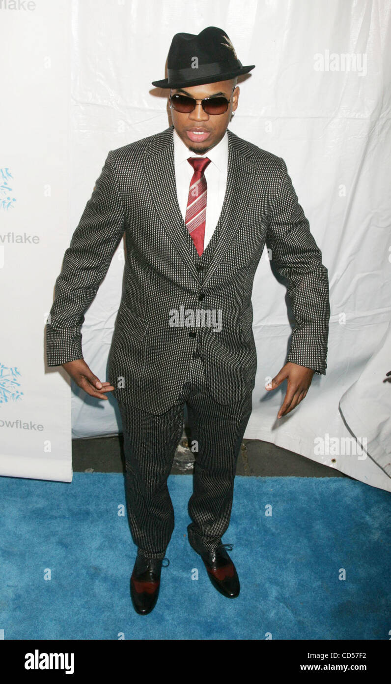 Nov 19, 2008 - New York, NY, USA - Singer NE-YO poses for photos at the ...