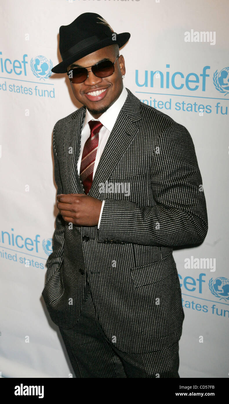 Nov 19, 2008 - New York, NY, USA - Singer NE-YO poses for photos at the ...