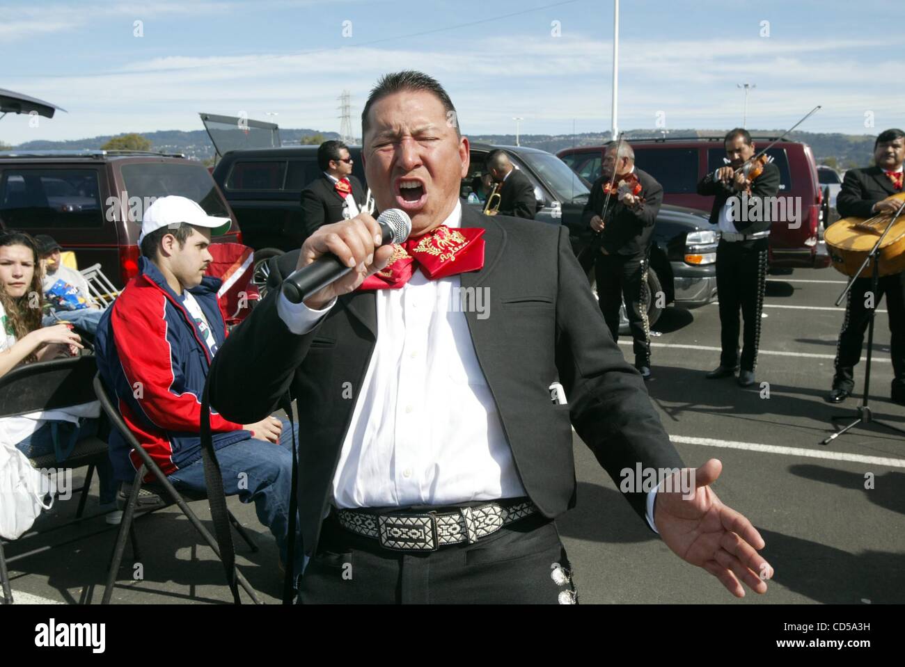 Mexican mariachi singer Polo Cortez of Napa, entertain the crowd before ...