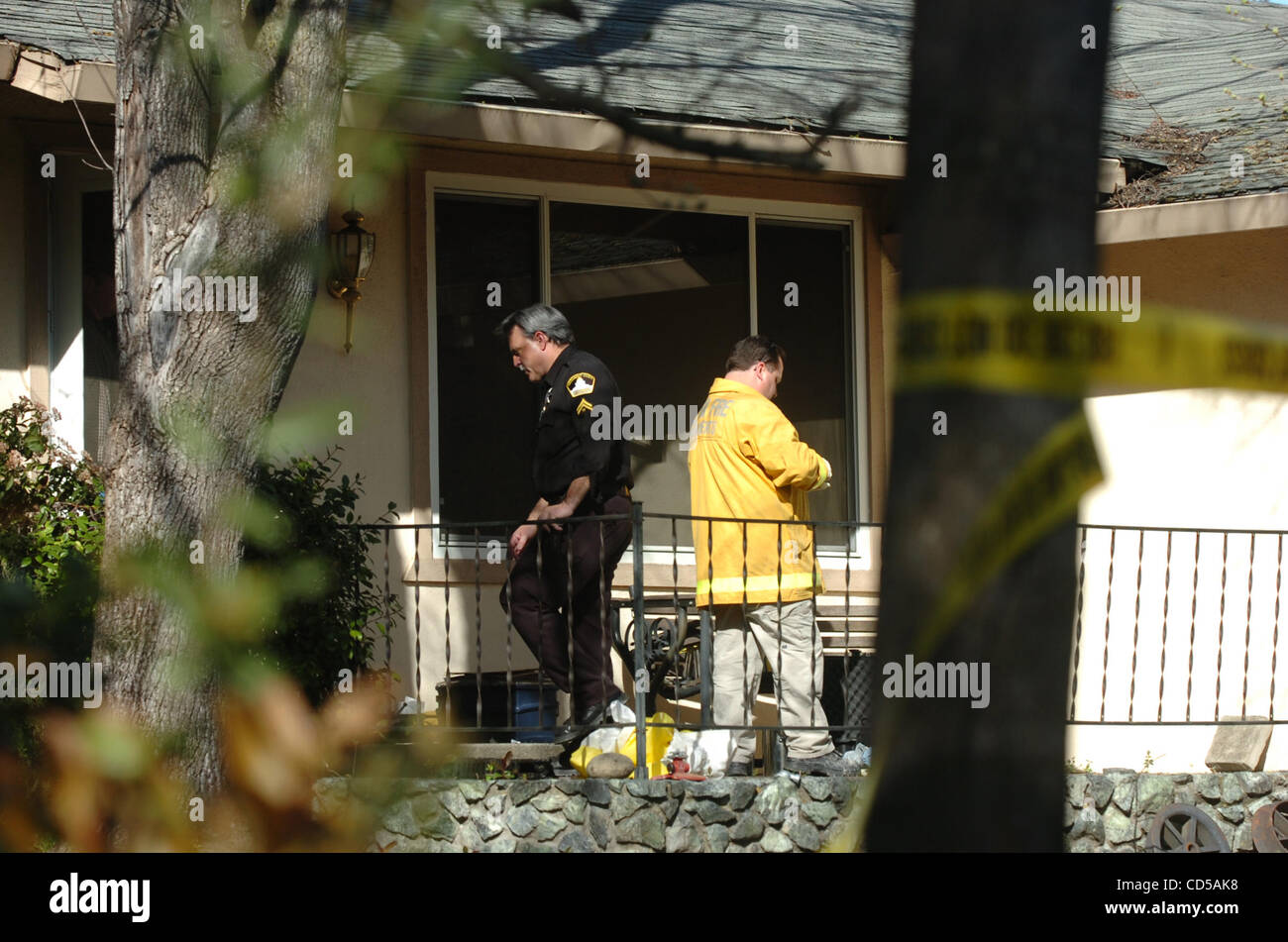 Mar 09, 2008 - Sacramento, California, USA - Crime scene investigators ...