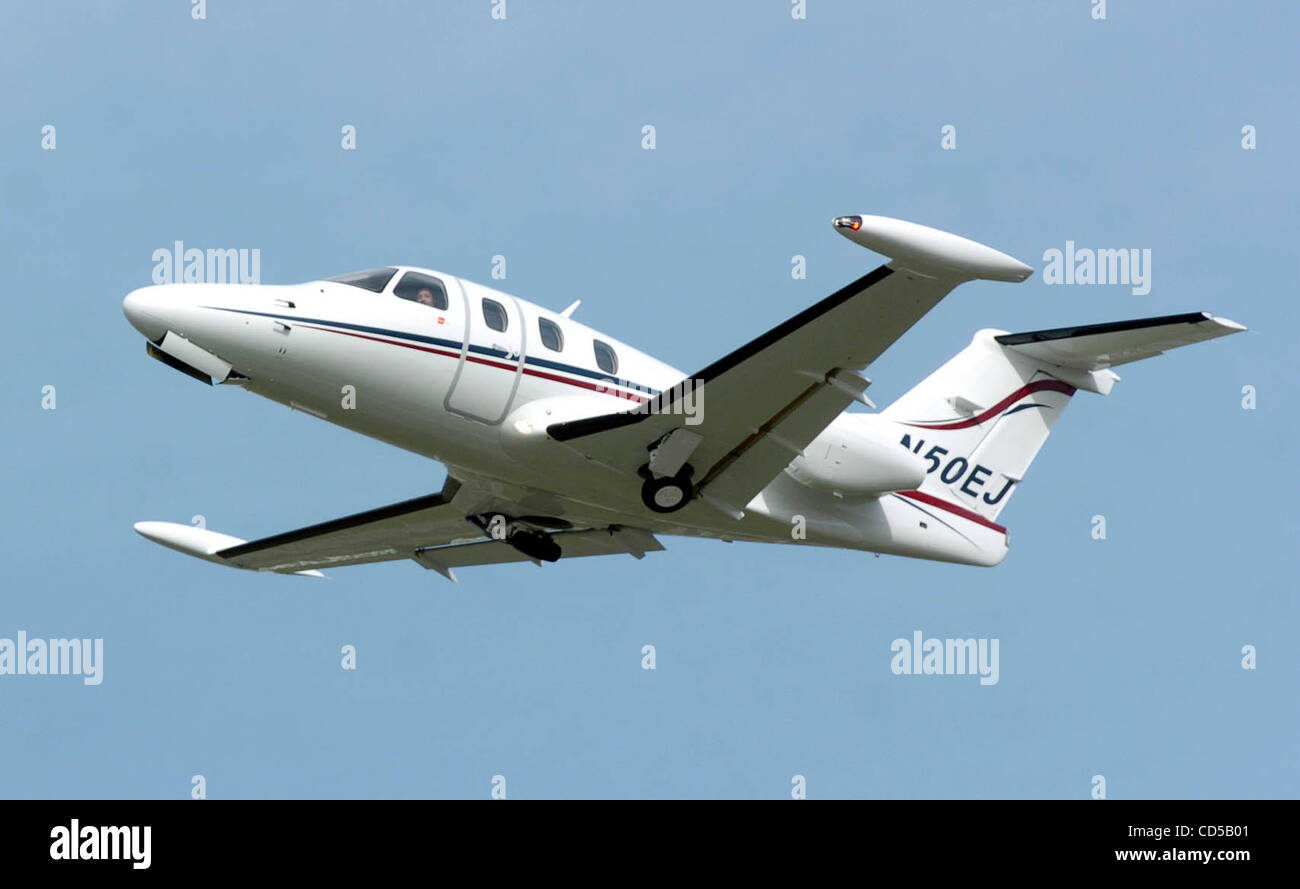 Eclipse 500 jet hi-res stock photography and images - Alamy