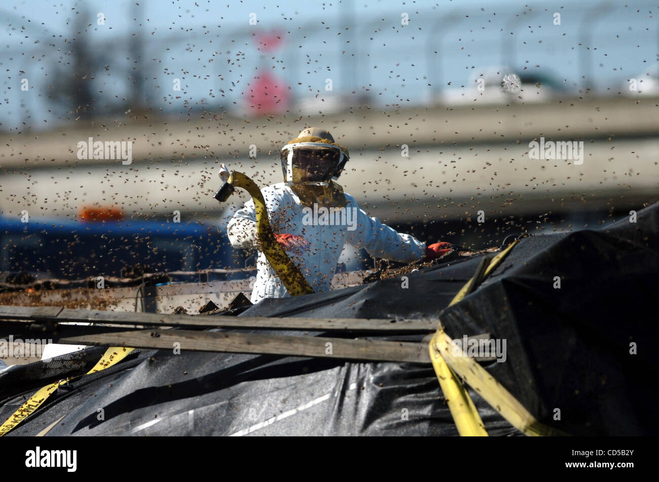 Mar 16, 2008 - Sacramento, California, USA - Clean up crews tackle a ...