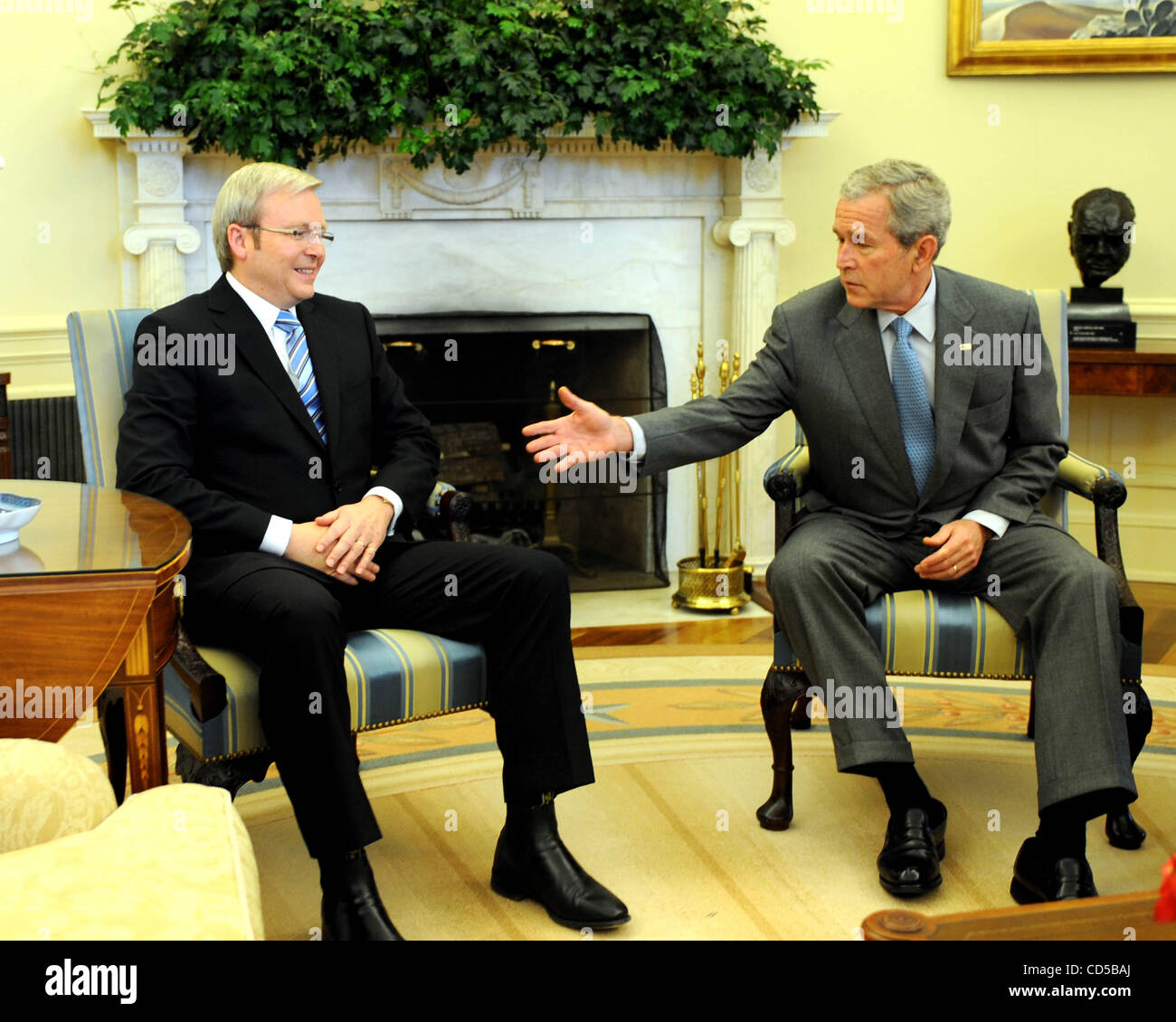 George bush 2008 office hi-res stock photography and images - Alamy