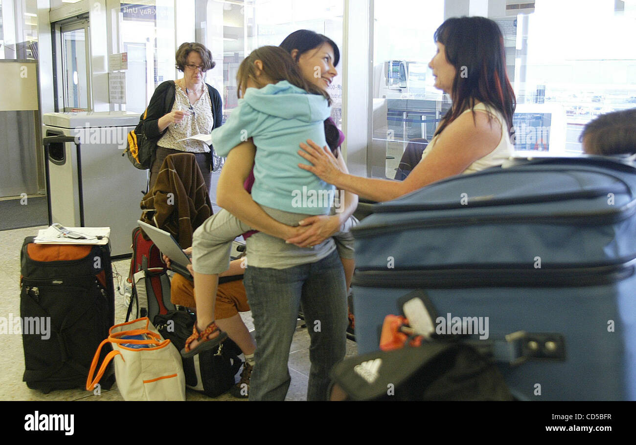 Passengers of ATA flights to Hawaii were stranded at Oakland ...