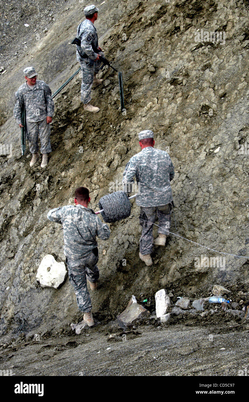 Apr 14, 2008 - Paktya province, Afghanastan - US Army soldiers string ...