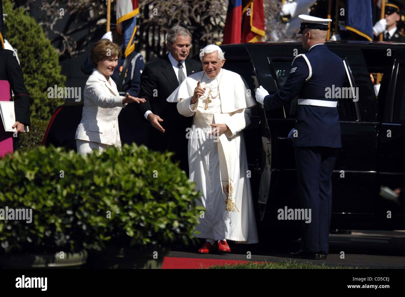 President bush pope benedict hi-res stock photography and images - Alamy
