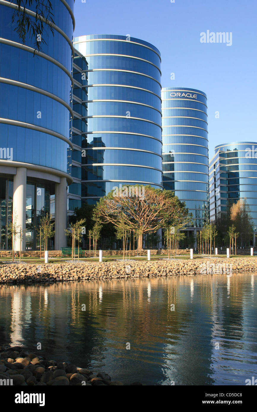 Oracle headquarters in redwood shores hi-res stock photography and ...