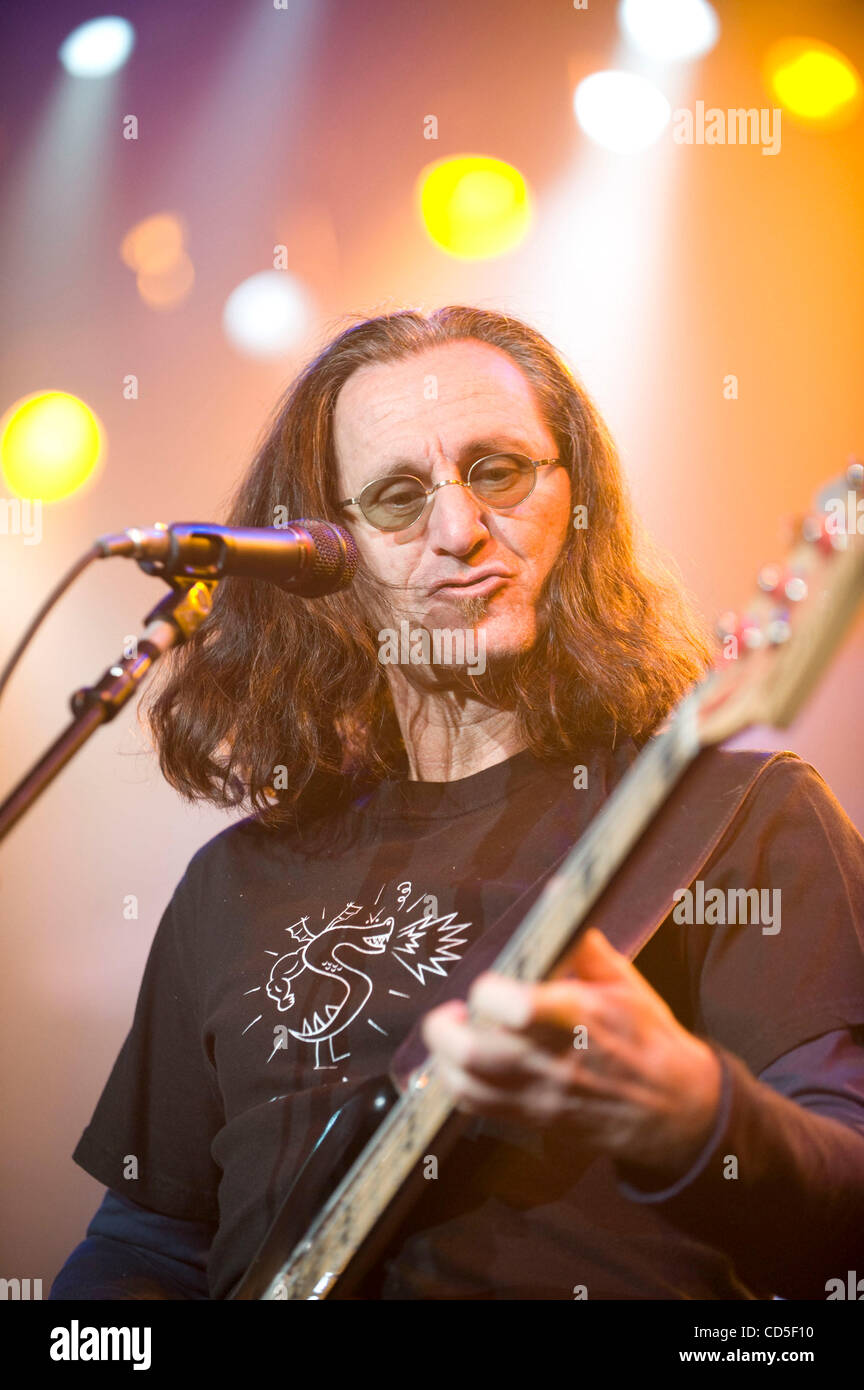 Geddy lee hi-res stock photography and images - Alamy
