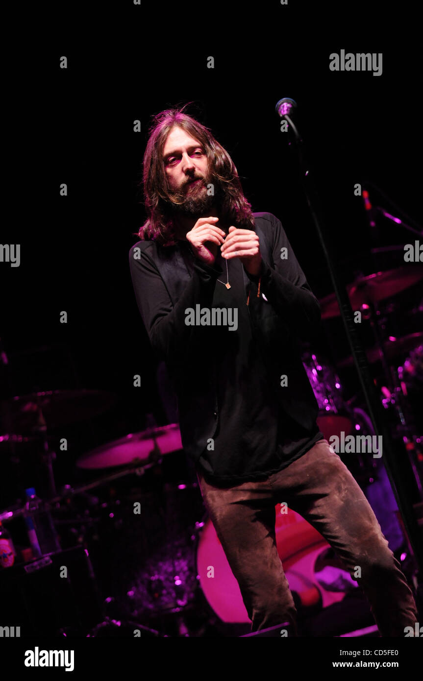 Chris robinson singer hi-res stock photography and images - Alamy