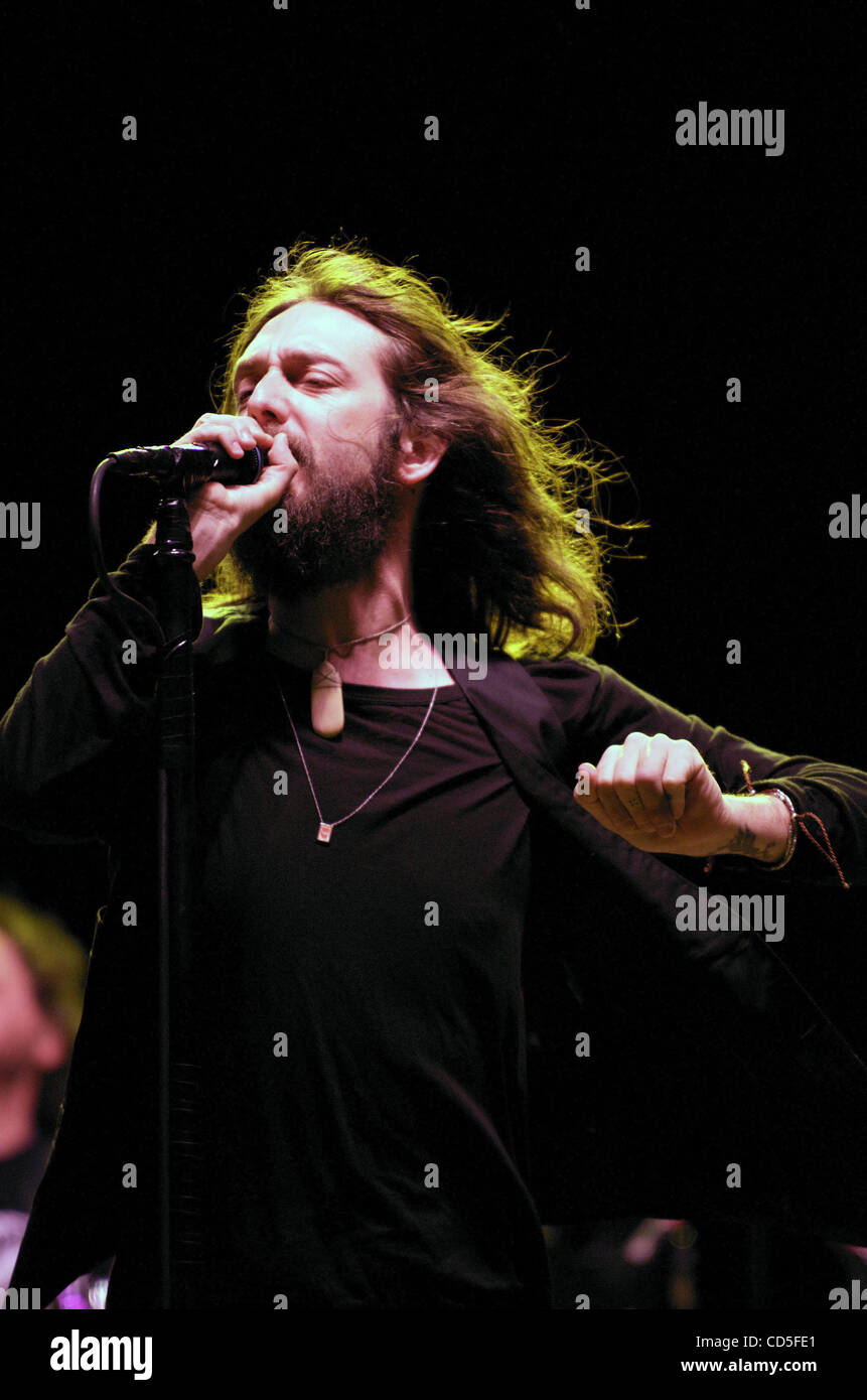 Singer chris robinson hi-res stock photography and images - Alamy