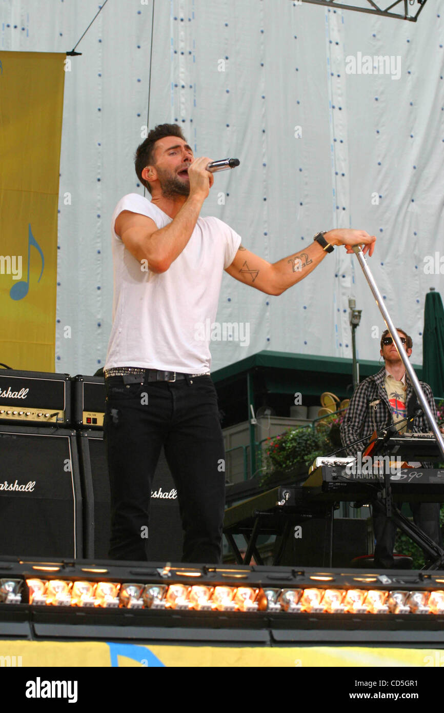 Maroon 5 photos hi-res stock photography and images - Alamy