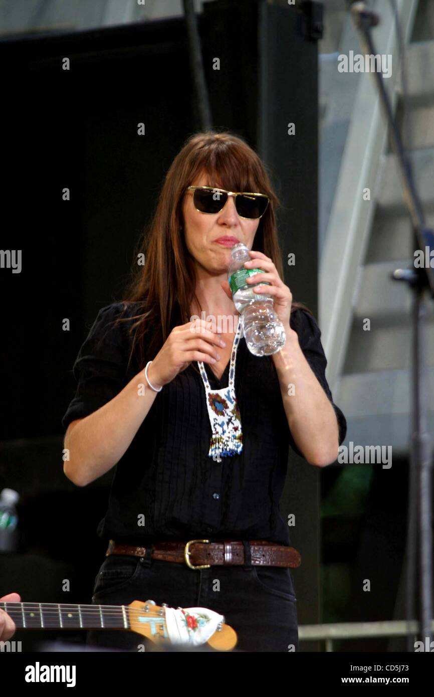 July 25, 2008 - New York, New York, U.S. - K59064BCO.Feist performs on ...