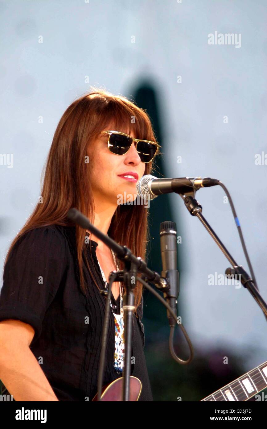 July 25, 2008 - New York, New York, U.S. - K59064BCO.Feist performs on ...