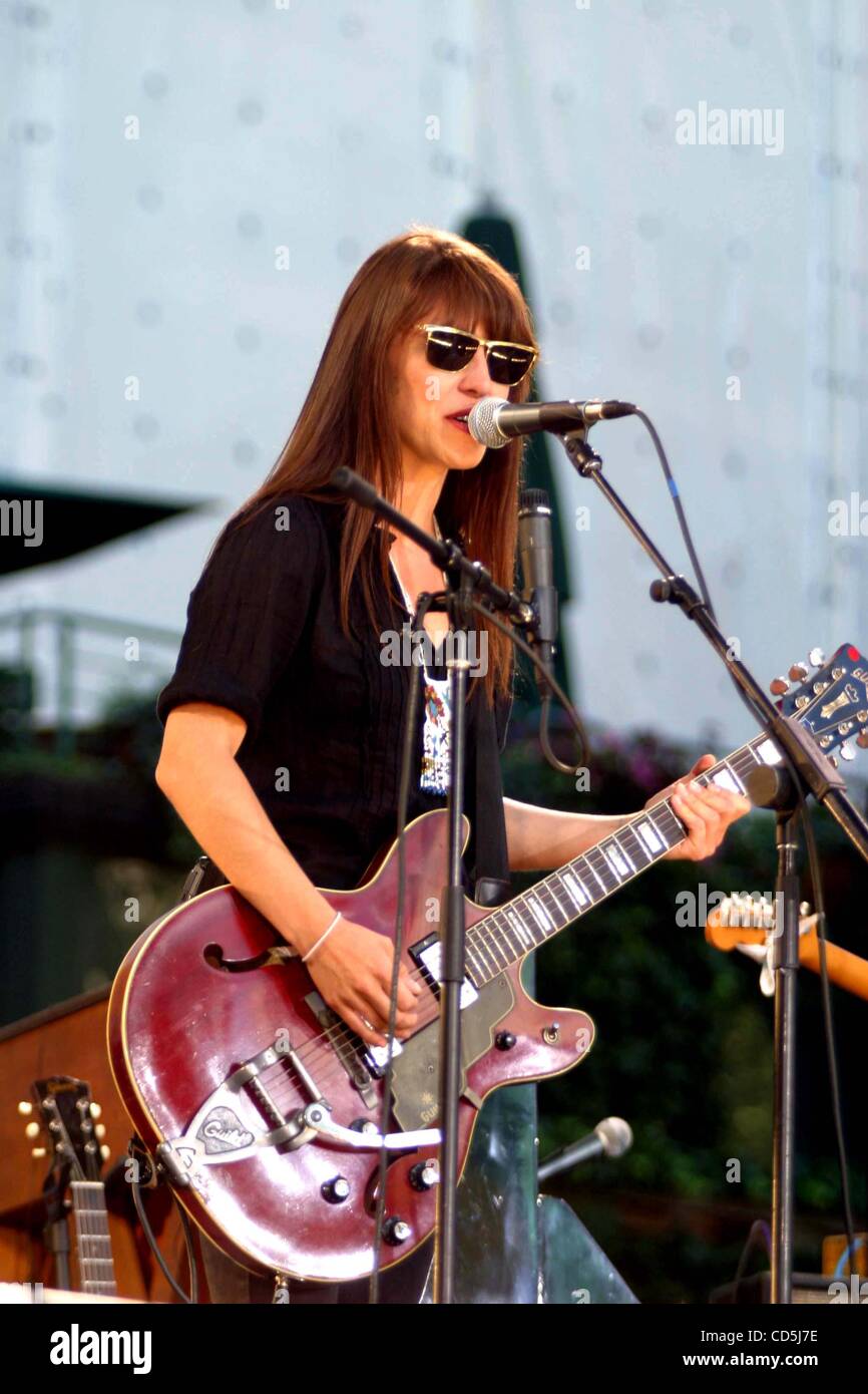 July 25, 2008 - New York, New York, U.S. - K59064BCO.Feist performs on ...