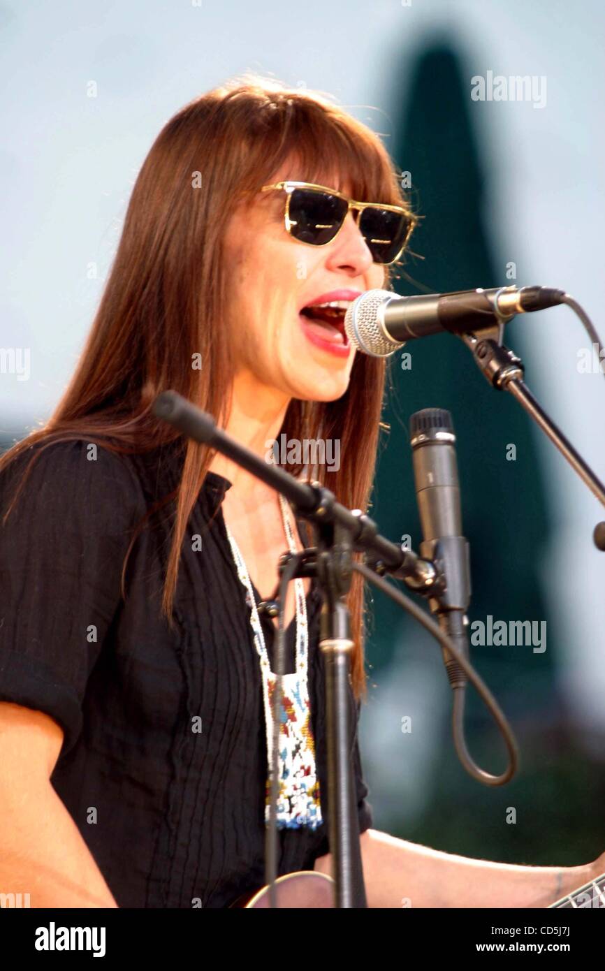July 25, 2008 - New York, New York, U.S. - K59064BCO.Feist performs on ...