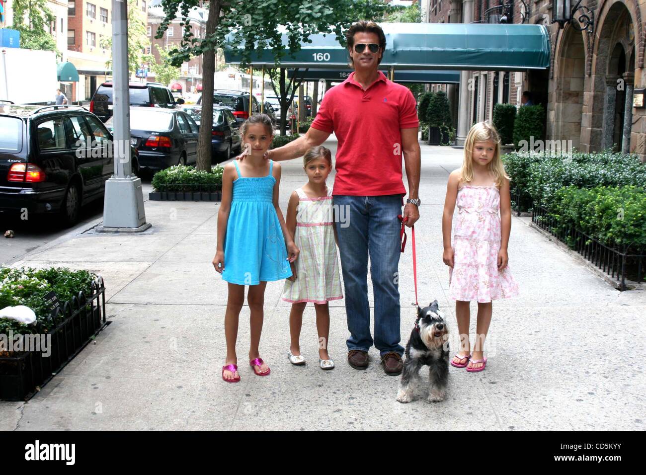 Lorenzo lamas and his daughters hi-res stock photography and images - Alamy