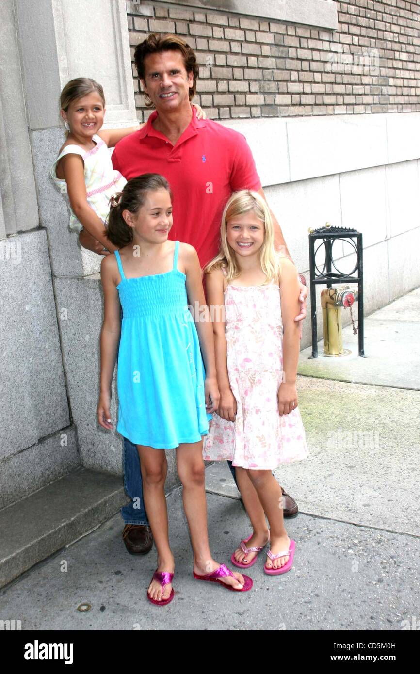 Lorenzo lamas daughters victoria alexandra hi-res stock photography and ...