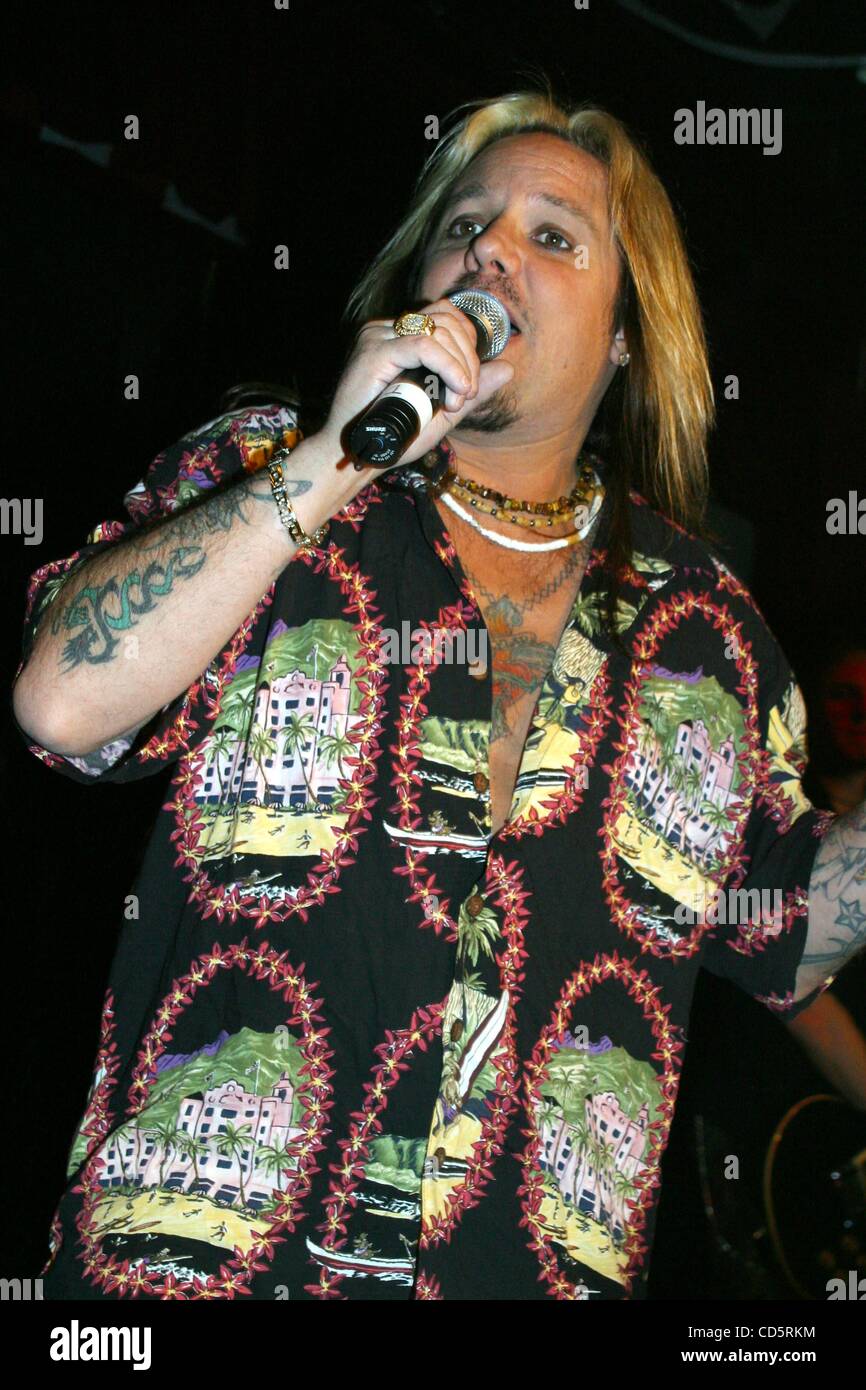 Mar. 10, 2003 - New York, New York, U.S. - K29543RM.MOTLEY CRUE'S VINCE ...