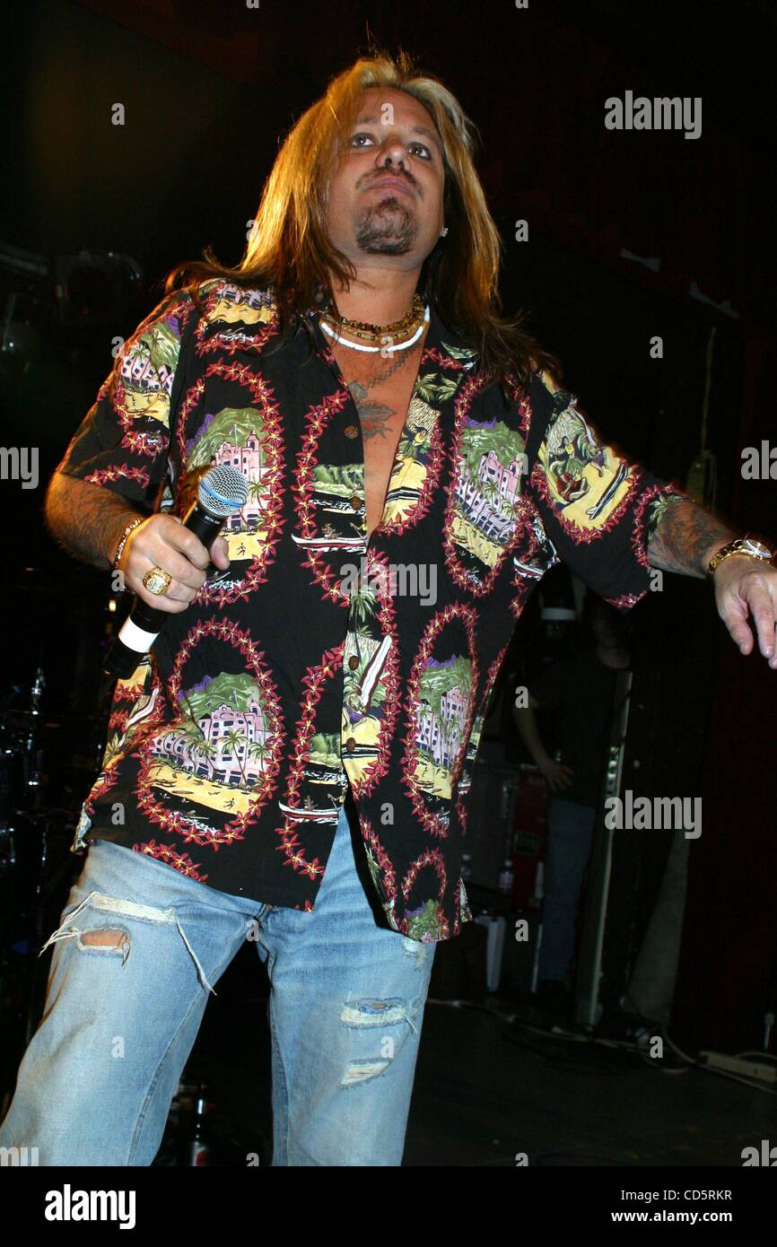 Mar. 10, 2003 - New York, New York, U.S. - K29543RM.MOTLEY CRUE'S VINCE ...