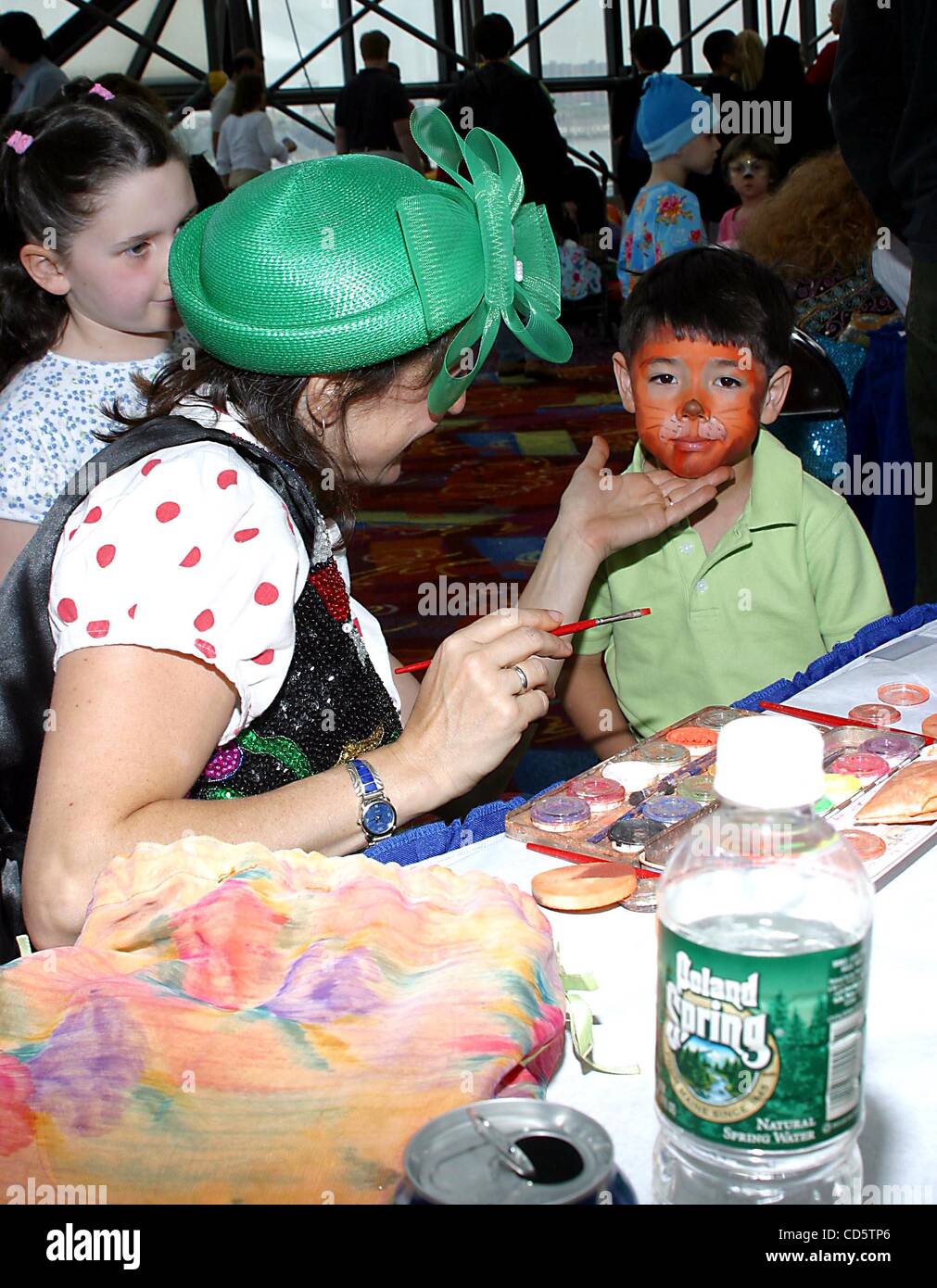 May 2, 2003 - New York, New York, U.S. - K30399RM SD0504.CHILDREN'S ...