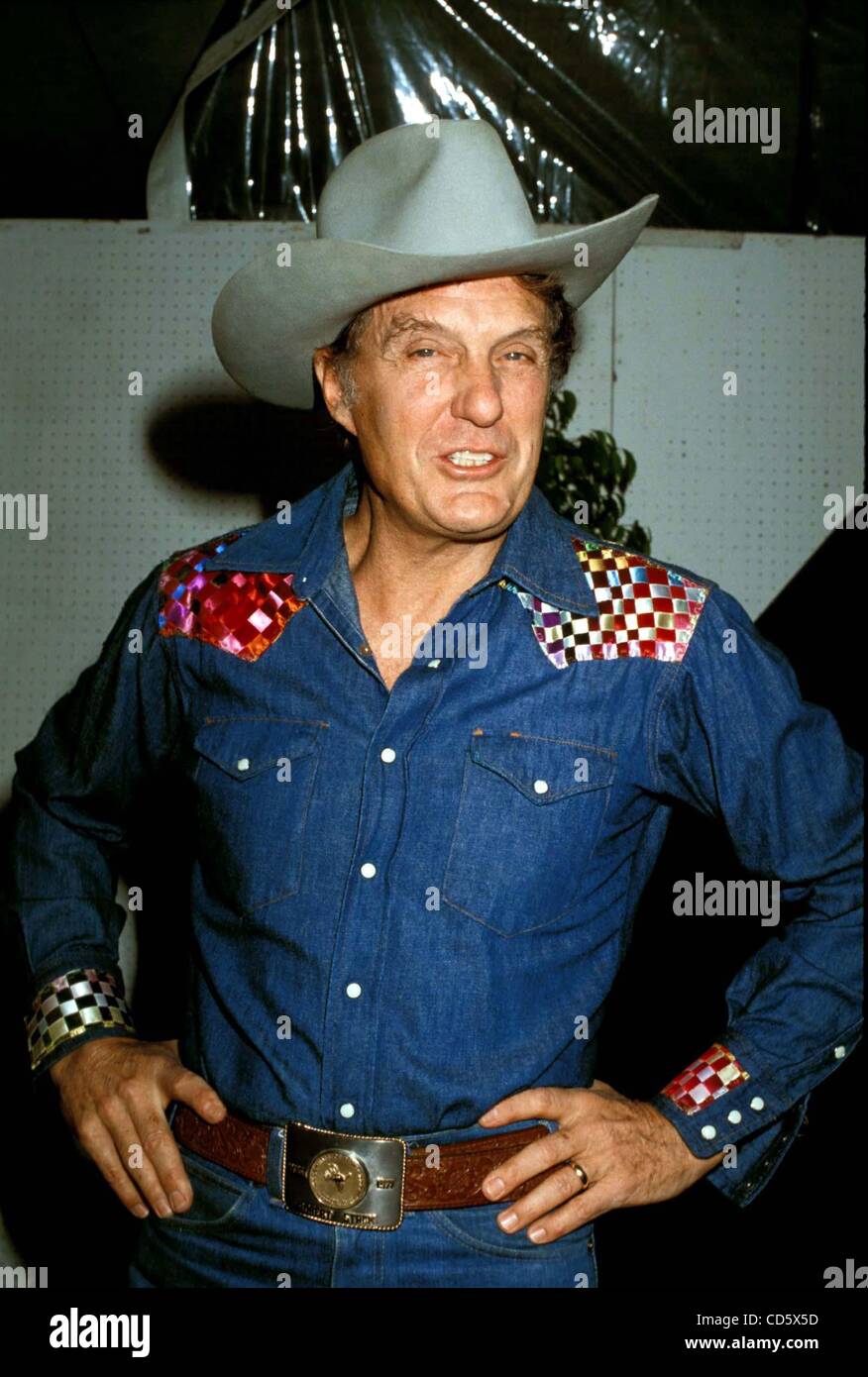 May 15, 2003 - Hollywood, California, U.S. - I1137PR. / / ROBERT STACK ...