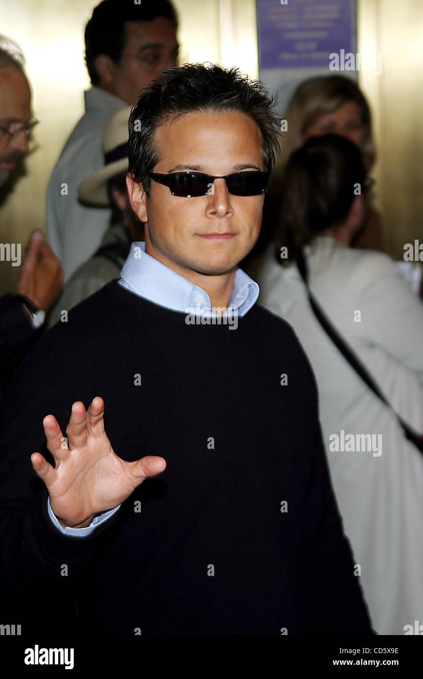 May 16, 2003 - New York, New York, U.S. - K30758RM SD0516.OUT AND ABOUT ...