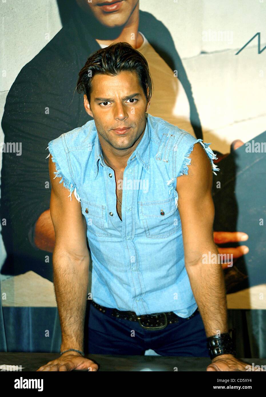 May 21, 2003 - New York, New York, U.S. - K30805RM SD0521.RICKY MARTIN ...