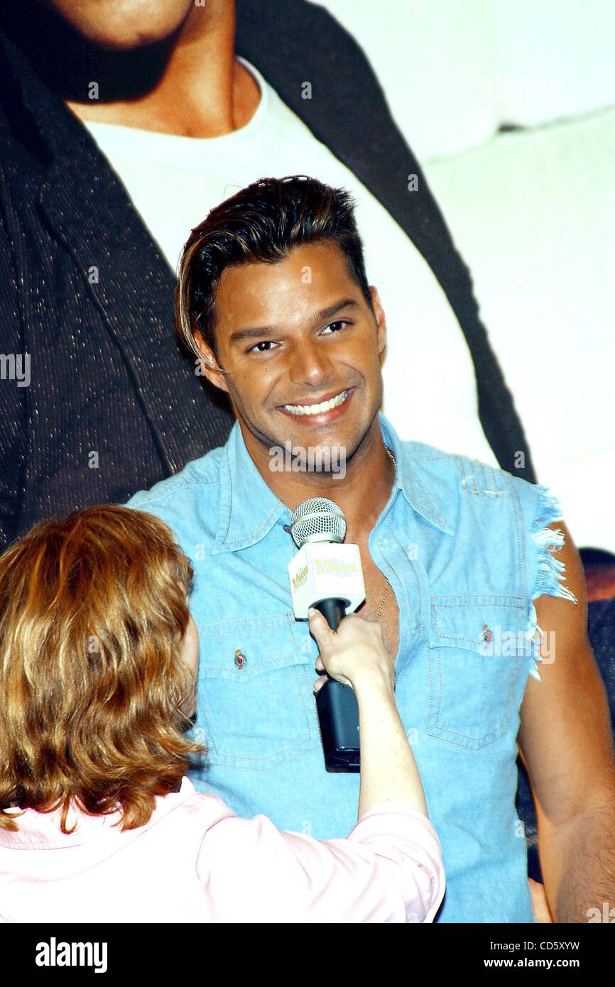 May 21, 2003 - New York, New York, U.S. - K30805RM SD0521.RICKY MARTIN ...